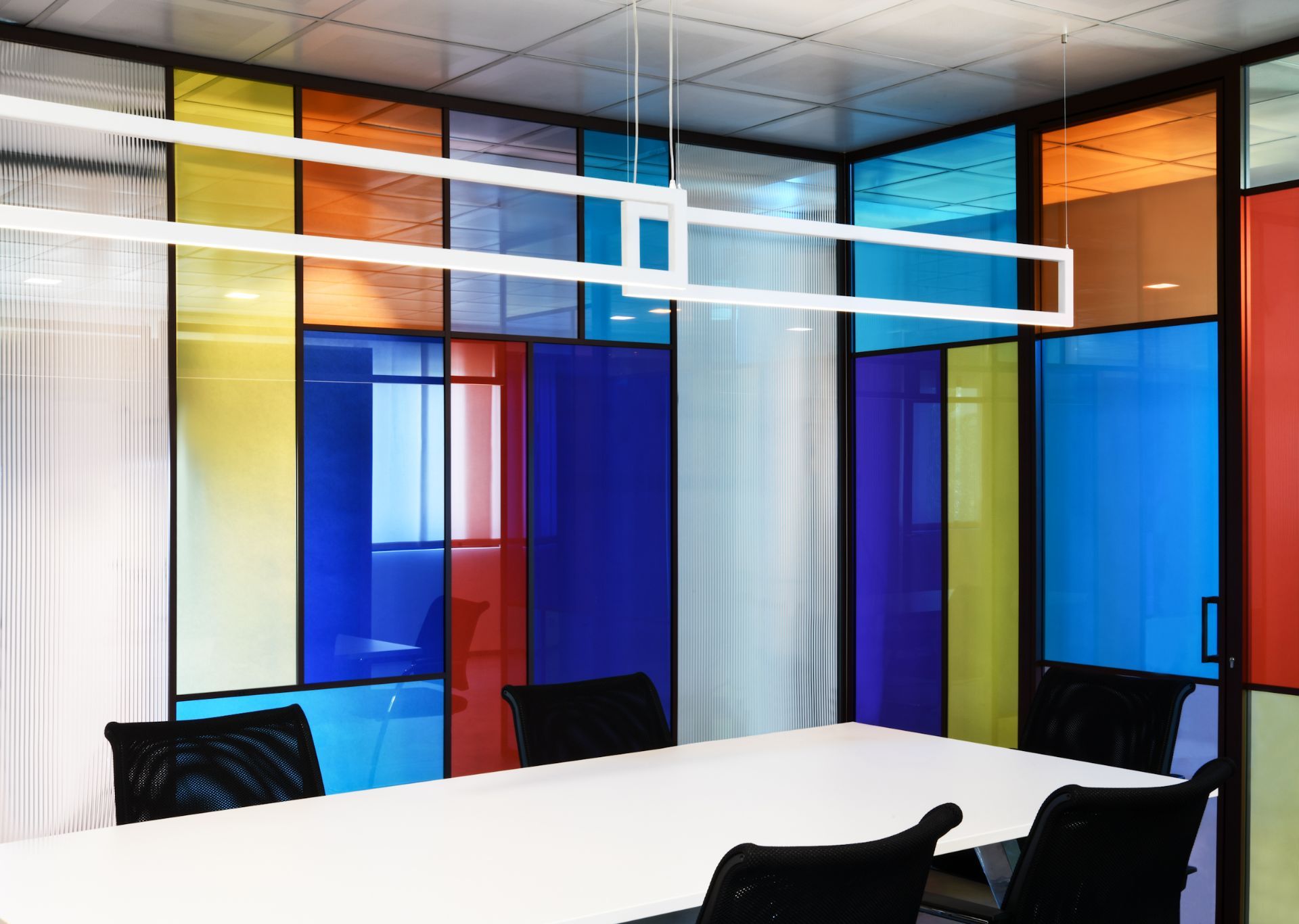 Truelight Colors, colored glass partitions for offices | VetroIn